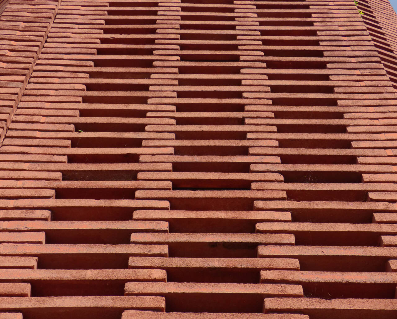 M.1.402 | Linear Brick